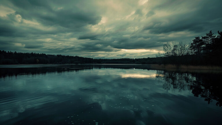 【フリー素材】ホラーな湖（4枚）